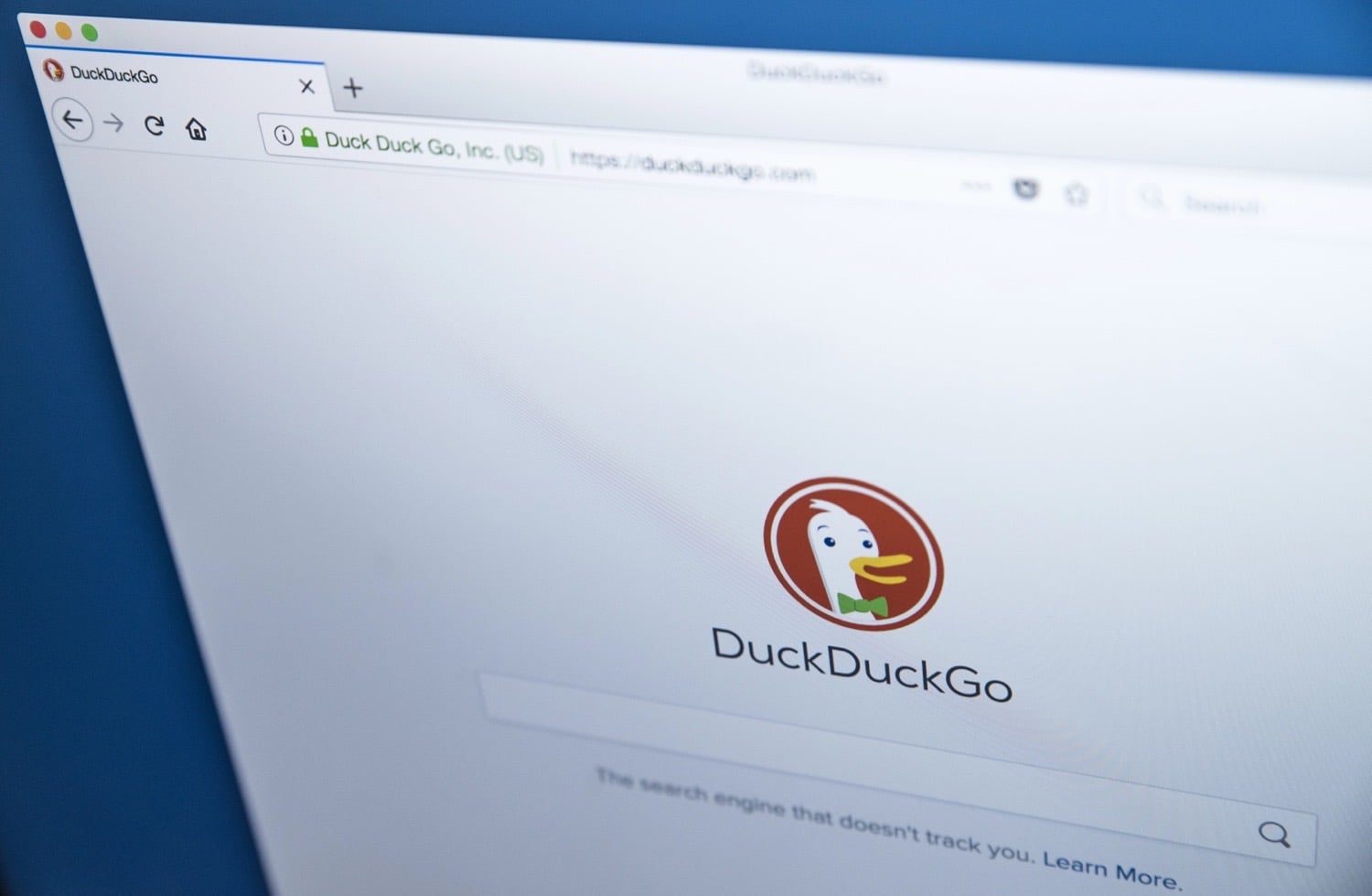 DuckDuckGo erlebt Installationsboom: User fliehen vor Googles KI ...